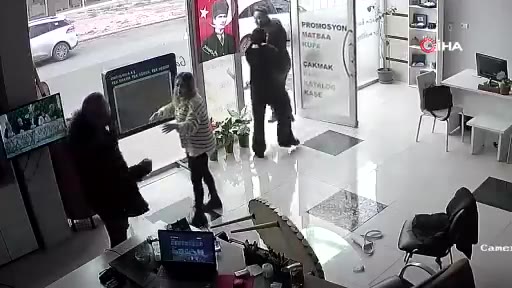 CHP'li Savaş Güney, gazeteci Metin Engin’i darp etti